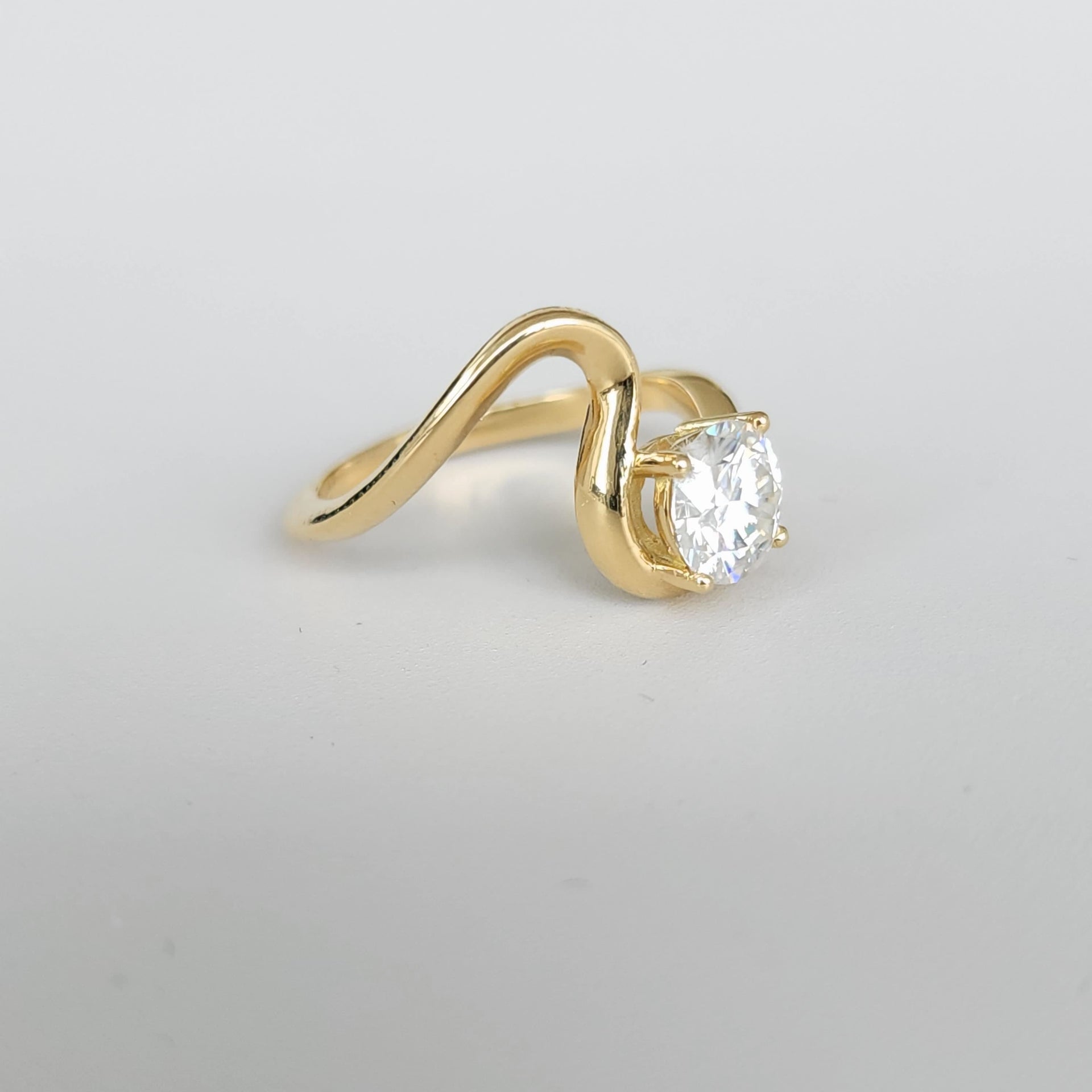 Curva Scintillante Ring: Gold Moissanite Curved Shank Engagement Ring ...